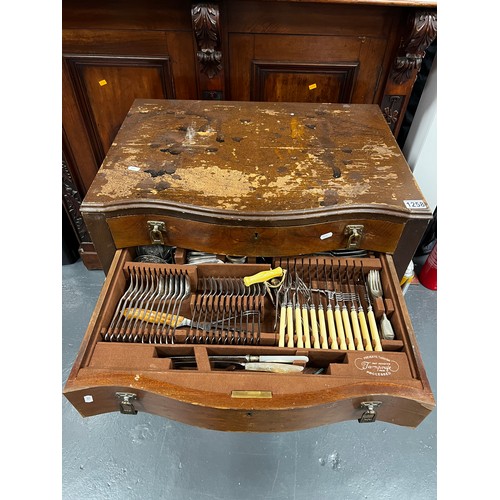 Cutlery table + full of cutlery case poor condition