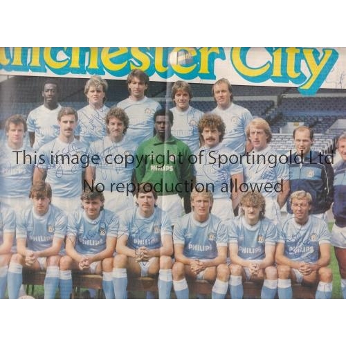 MANCHESTER CITY AUTOGRAPHS Double magazine page of the Manchester City ...