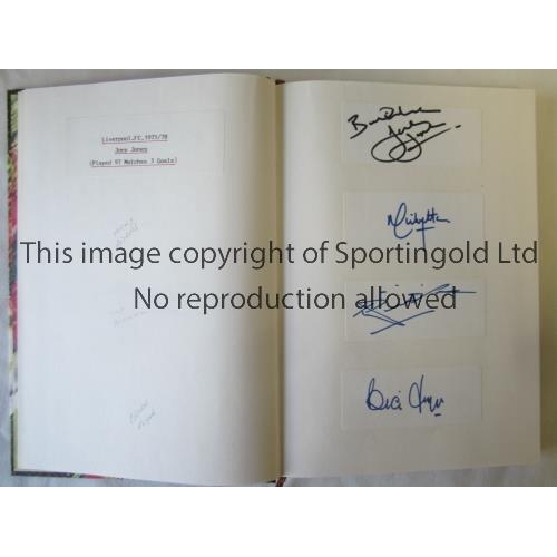 FOOTBALL / AUTOGRAPHS Over a hundred players signatures including clubs ...