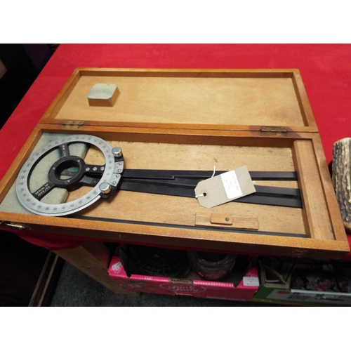 A boxed set of Station Pointer's Admiralty pattern 81 by Heath & Co