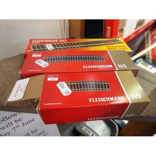 Three boxed Fleischmann sections of track 6101 x 10, 6122 x 10 and 6133 ...