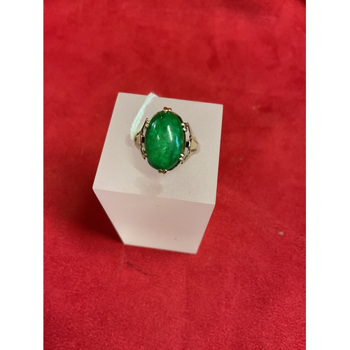 A 9ct gold barrel shaped ring inset with green gemstone, size J