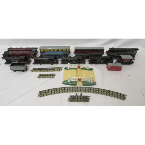 Hornby 00 Meccano Limited 10 Loco Bodies, train track, carriages etc ...