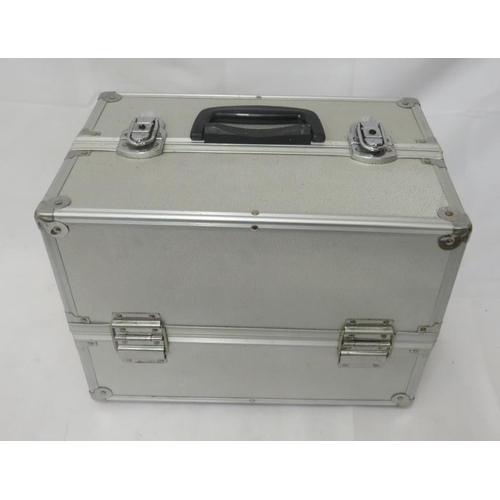 Aluminium Flight Case, cantilever toolbox containing ceramic pigments ...