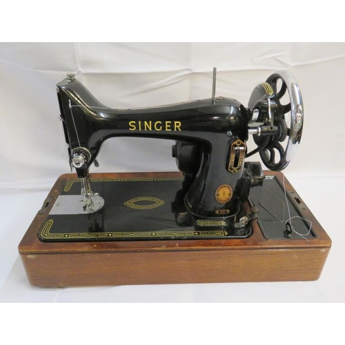 Black Singer Sewing Machine with pedal no. EJ487541 in crocodile skin ...