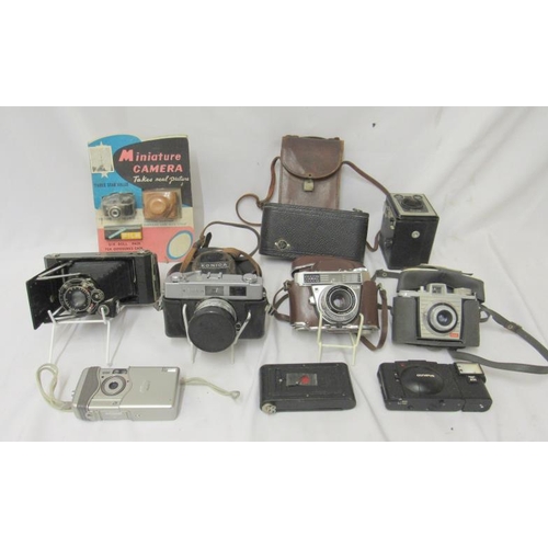 Vintage Cameras incl. Kodak no. OPS, Kodak BANTAM Colorsnap no. 2, Vest ...