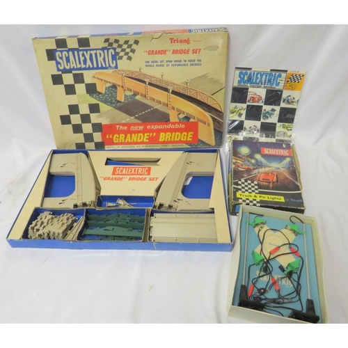 Scalextric Grande Bridge Set circa 1960s reference MM/A229, track & pit ...