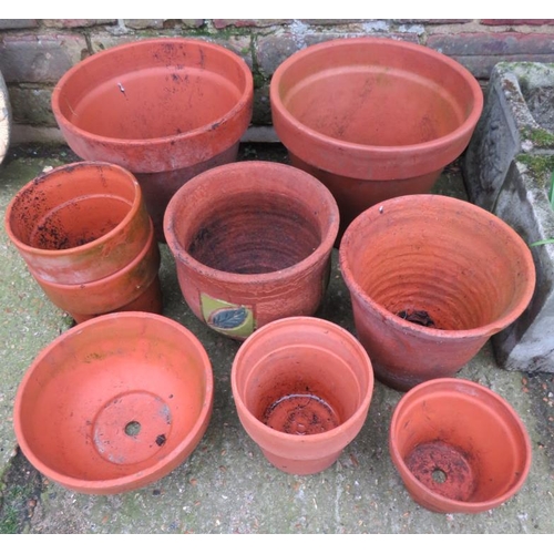 9 Terracotta Plant Pots ranging in size from 25cm dia. to 12cm dia. (9)