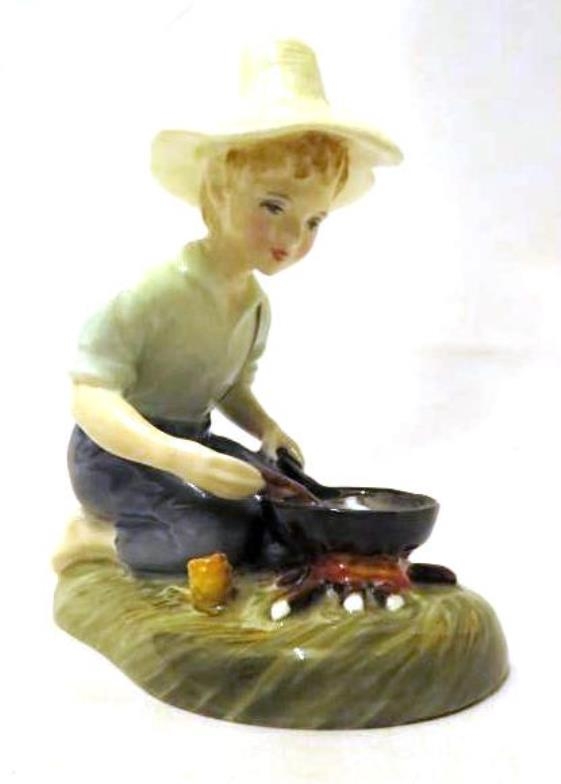 Royal Doulton River Boy HN2128 figurine boy cooking fish approx. 11cm H