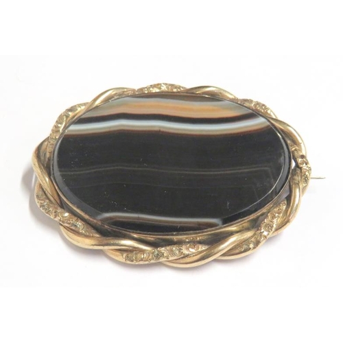 Large Banded Agate Pinchbeck Gold Brooch approx. 7cm x 5.5cm