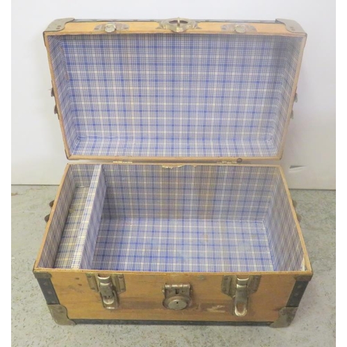 Small Packing Trunk approx. 50cm x 30cm x 29cm (A12)