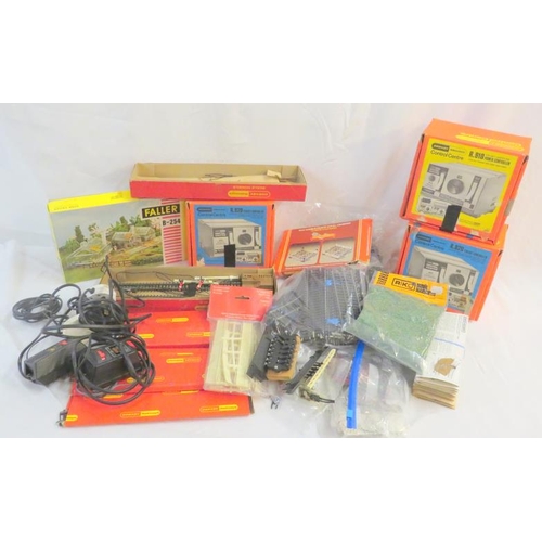Hornby Railway 00 Gauge Track, 3 controllers R920 x2, R910 etc.