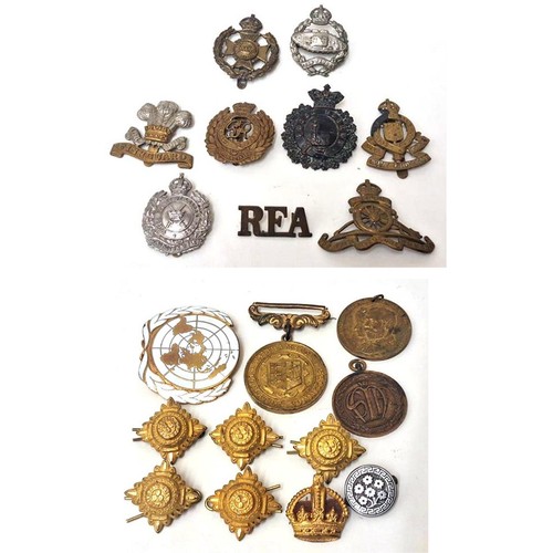 Military Cap badges, RFA, Tank Regiment Fear Naught, Padding... | Barnebys