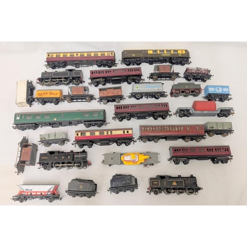 00 Gauge Model Railway Locomotives, tenders & wagons
