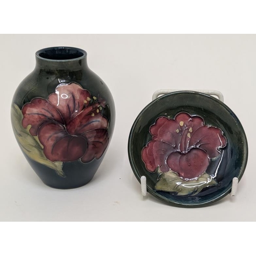 Moorcroft Hibiscus Small Vase approx. 9.5cm H with label & Moorcroft ...