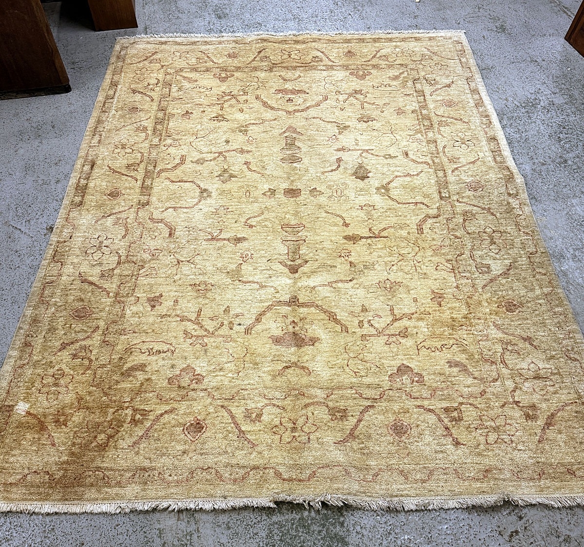 Beige Persian? Ground Rug with tassel ends approx. 265cm x 203cm (FW)