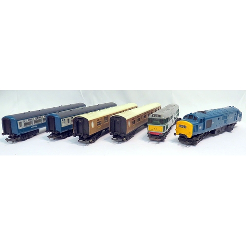 Meccano Diesel Loco D5572 with red lion crest, Tri-ang D6830 R751 Loco ...