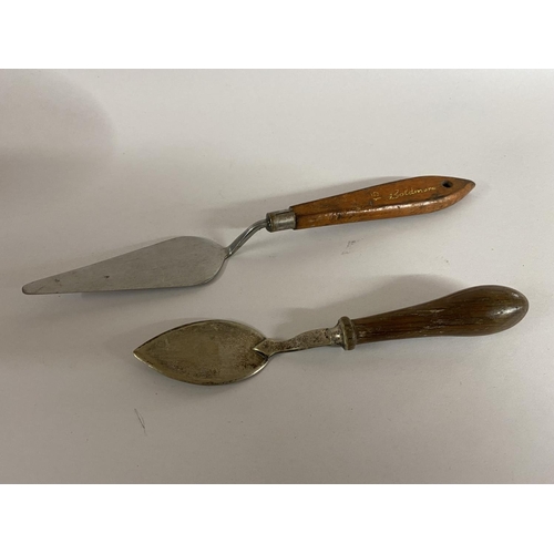 2 x Vintage Artists Paint Trowels