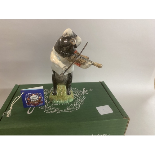 Beswick Pig Promenade Band Figure - Boxed - Daniel Violinist PP2
