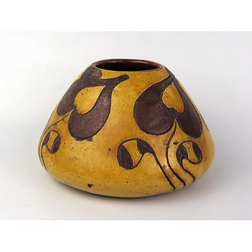 Horace ELLIOTT (1851-1938), Ewenny Pottery Slipware Vase decorated with ...