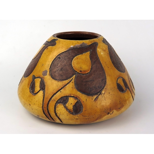Horace ELLIOTT (1851-1938), Ewenny Pottery Slipware Vase decorated with ...