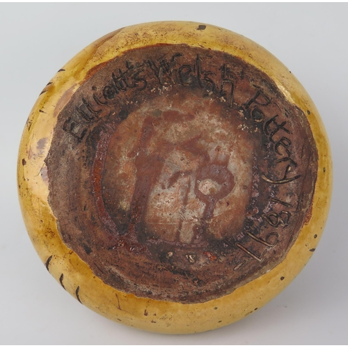 Horace ELLIOTT (1851-1938), Ewenny Pottery Slipware Vase decorated with ...
