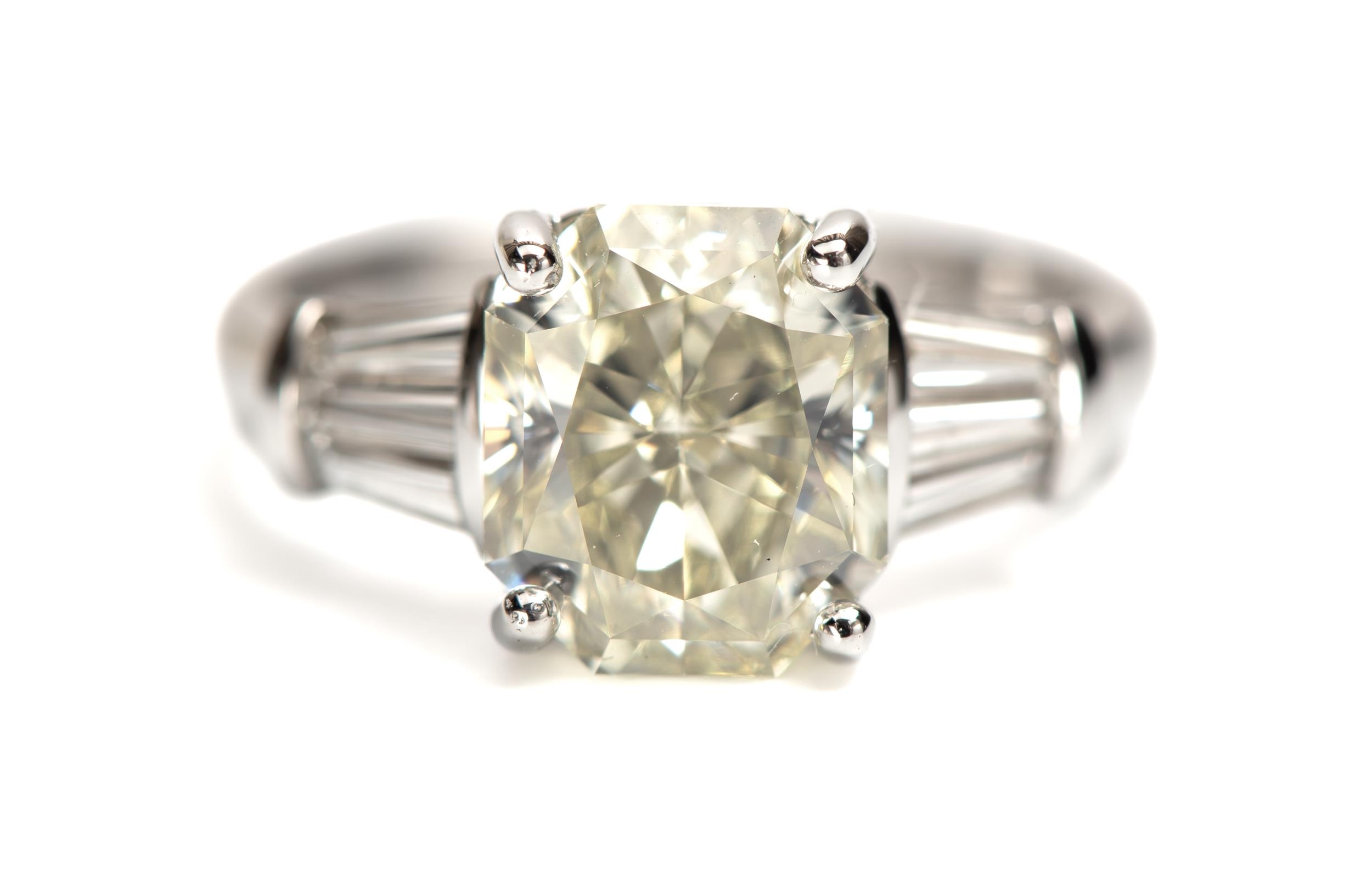 A NATURAL CERTIFIED DIAMOND DRESS RING, 4.21 CARATS