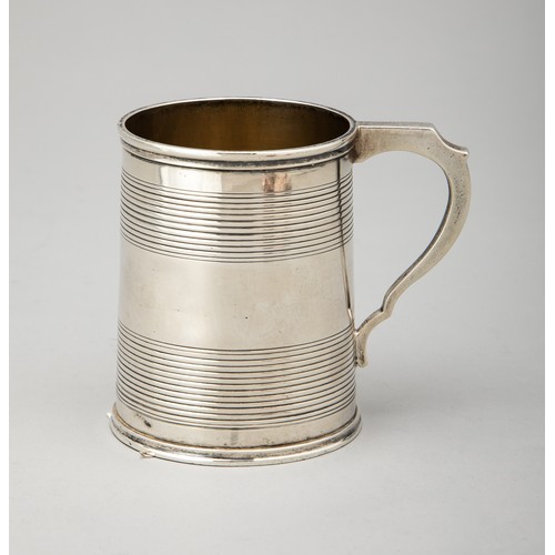 A GEORGE V SILVER MUG, DOCKER & BURN, LONDON, 1921