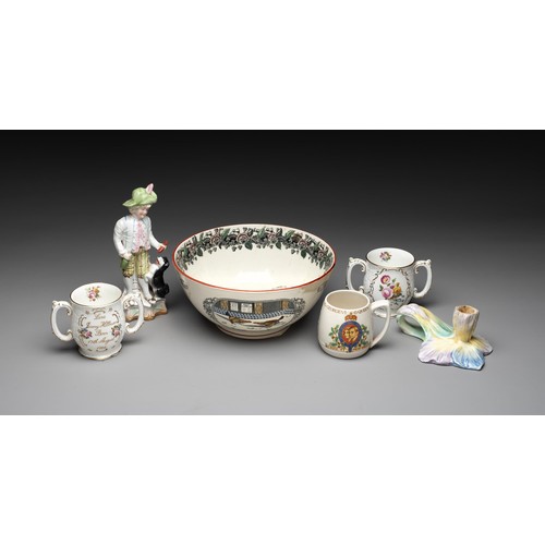 A COLLECTION OF PORCELAIN ITEMS