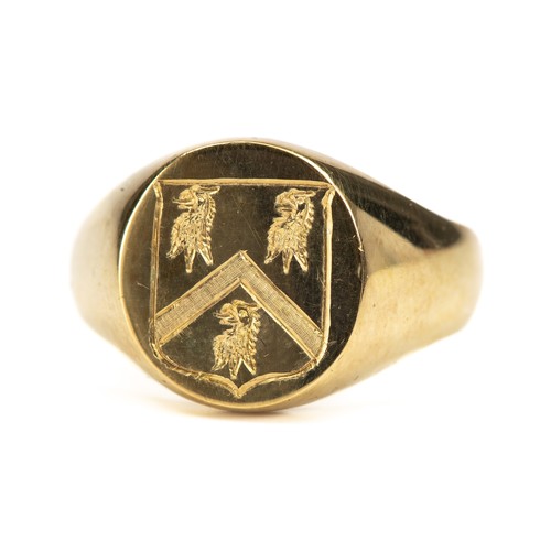 A GENTLEMAN'S GOLD SIGNET RING