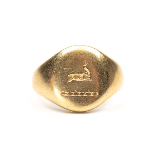 A GENTLEMAN'S GOLD SIGNET RING