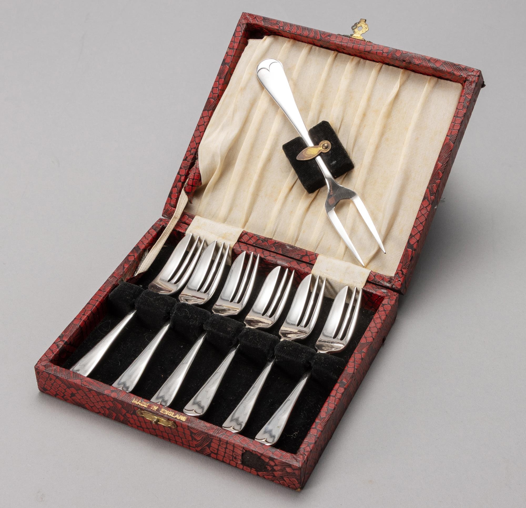 A CASED SET OF SIX HANOVERIAN PATTERN ELECTROPLATE CAKE FORKS