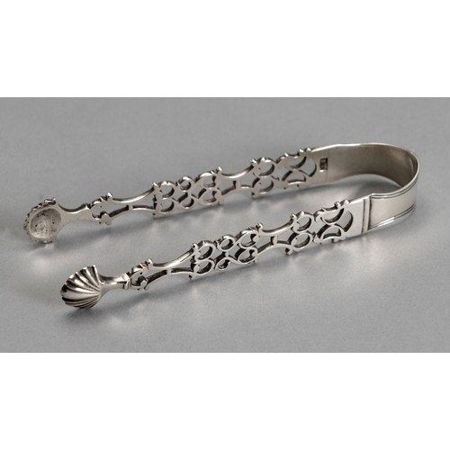 A PAIR OF SILVER SUGAR NIPS, MAKERS MARK 'AB'