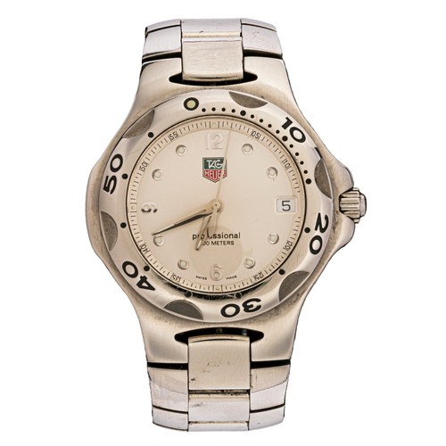 A GENTLEMAN'S TAG HEUER PROFESSIONAL WRISTWATCH