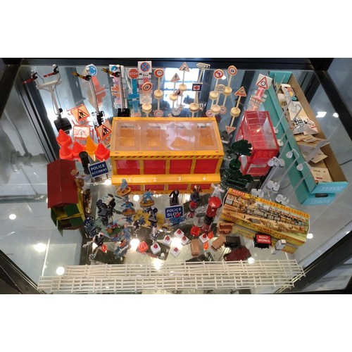 Corgi multi-garage, Mini-Dinky garage, Matchbox garage, Merit ...