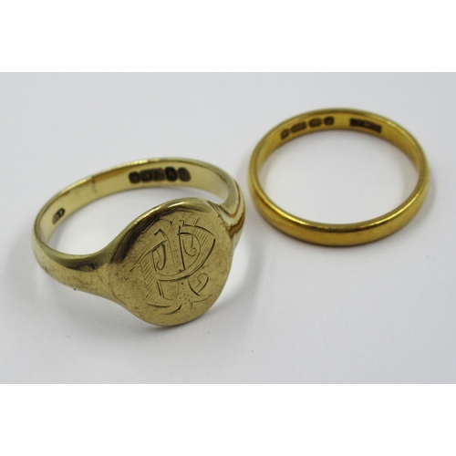 22ct Gold wedding band, 2.7g, together with a 9ct gold signet ring, 4.4g