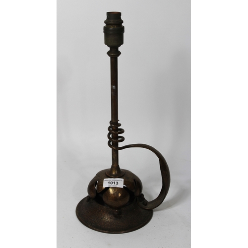 Arts and Crafts beaten copper table lamp, 39cm high