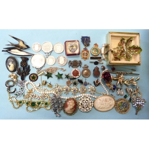 A quantity of badges, including a WWI "Ypres" sweetheart brooch, AFS ...