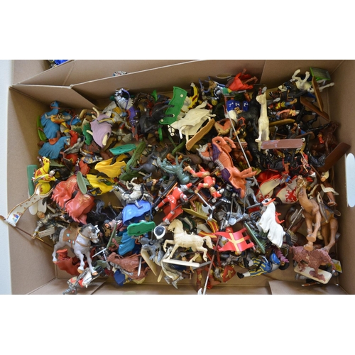 Extensive mixed collection of model soldiers, generally 1/32 scale to ...