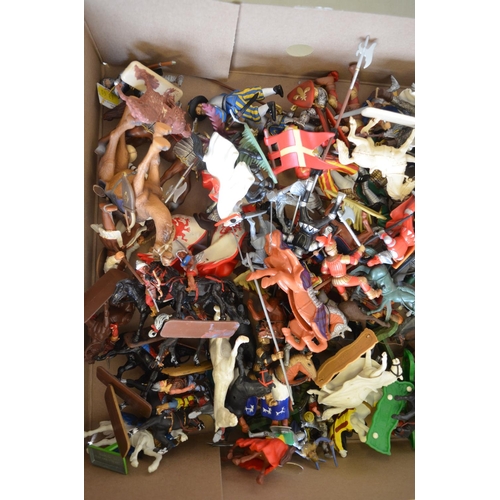 Extensive mixed collection of model soldiers, generally 1/32 scale to ...