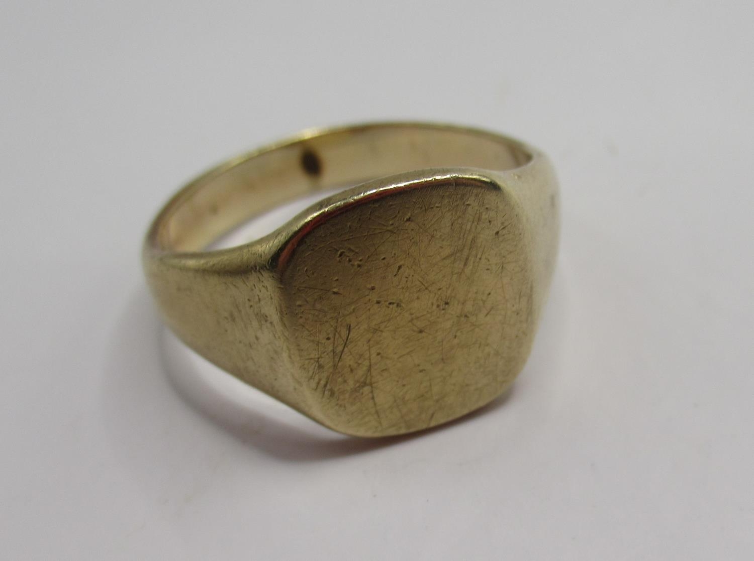 9ct yellow gold gents signet ring with blank square face, stamped 375 ...