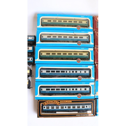 Collection of mostly boxed OO gauge model railway passenger coaches ...