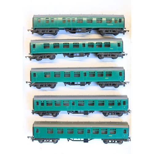 Collection of boxed and unboxed Triang Railways TT gauge railway models ...
