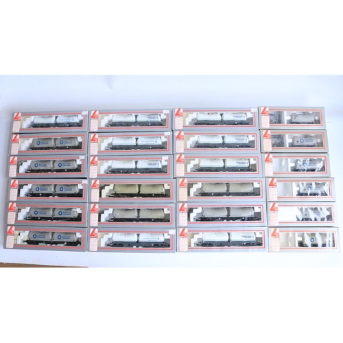 Collection of generally excellent and better condition boxed OO gauge ...