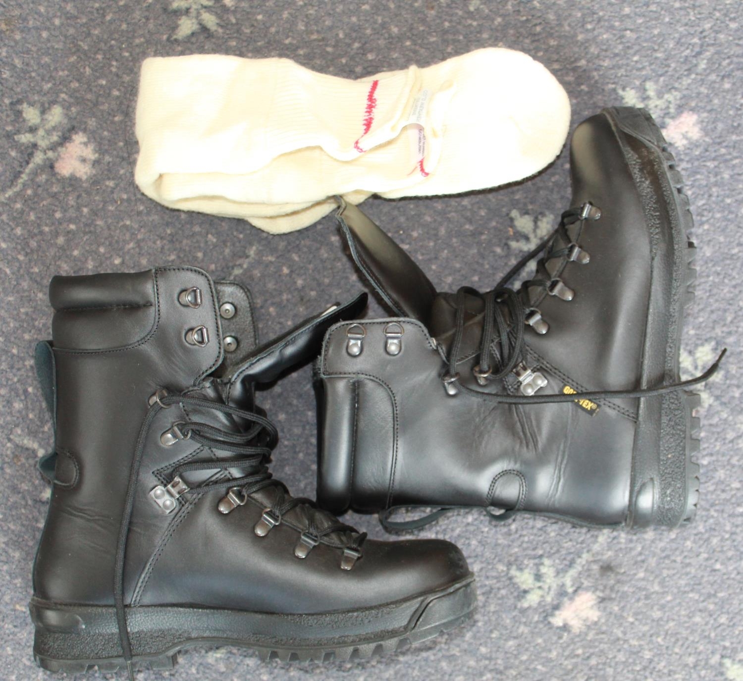 As new Gortex military style boots (unboxed) size UK 9L including a ...
