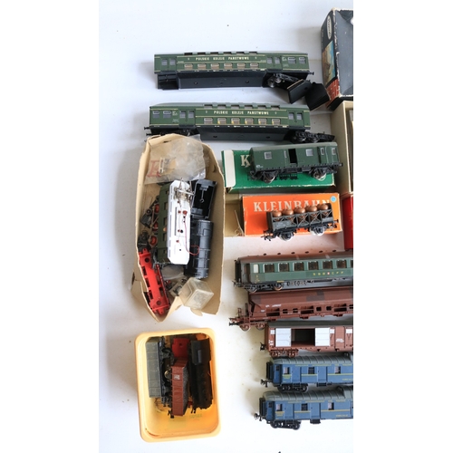 Large collection of previously used OO/HO gauge railway models to ...