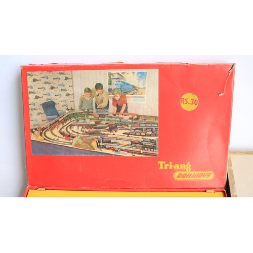 Collection of Triang, and Triang Hornby OO gauge railway models to ...