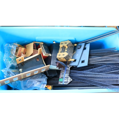 Collection of previously used OO gauge railway models and accessories ...