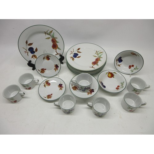 Set of Royal Worcester 1986 Evesham Vale fine porcelain tableware ...
