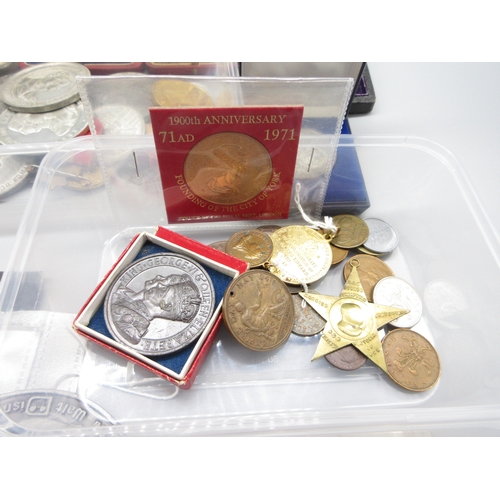 Collection of coins, medals/medallions & banknotes to inc. 5 £1 ...